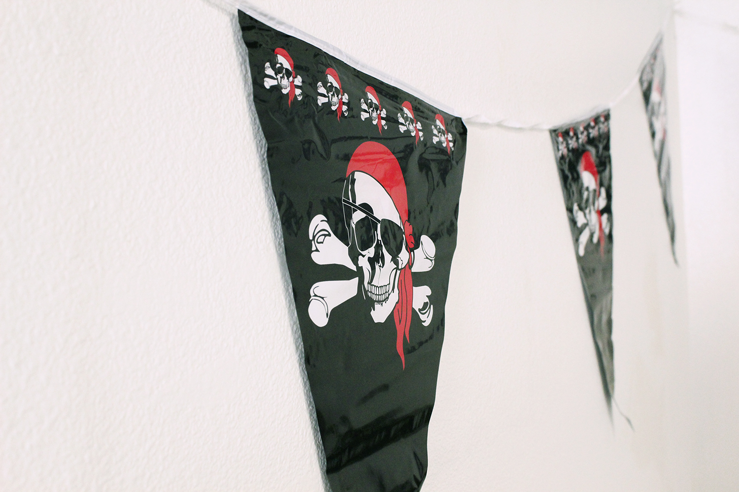 ifavor123.com: 100ft String of PIRATE Flags PENNANT Birthday Party ...