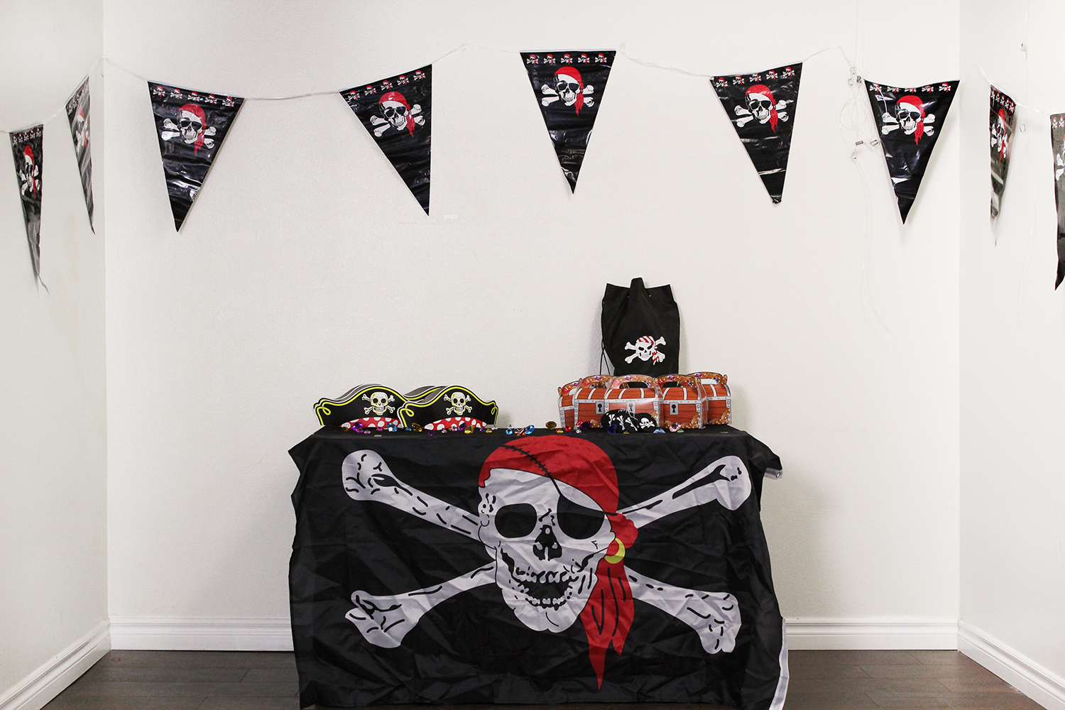 ifavor123.com: 100ft String of PIRATE Flags PENNANT Birthday Party ...